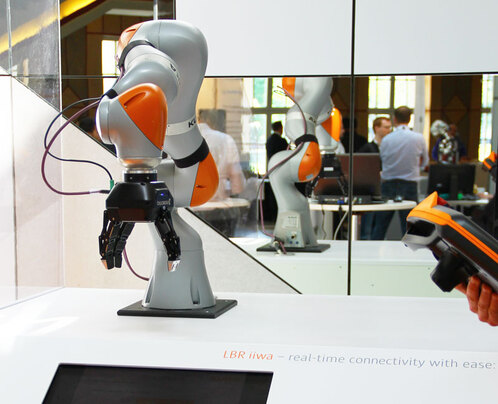Collaborative Robot Series : KUKA’s New IIWA (LWR 5)
