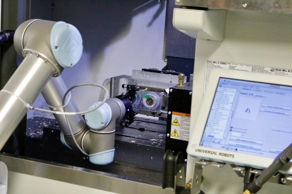 How Robots Help the Consumer Goods Industry Adapt