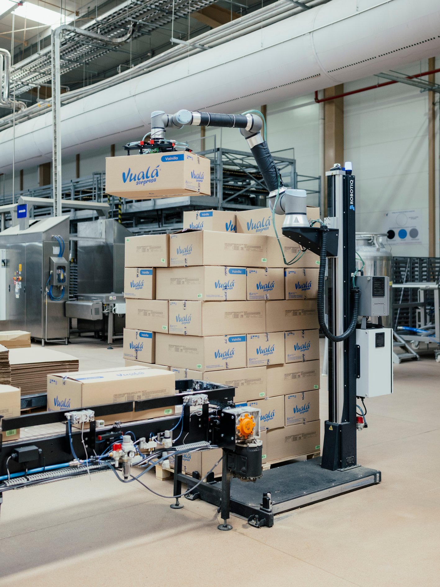 A PAL that fits right in: Compact cobot palletizing for real factories