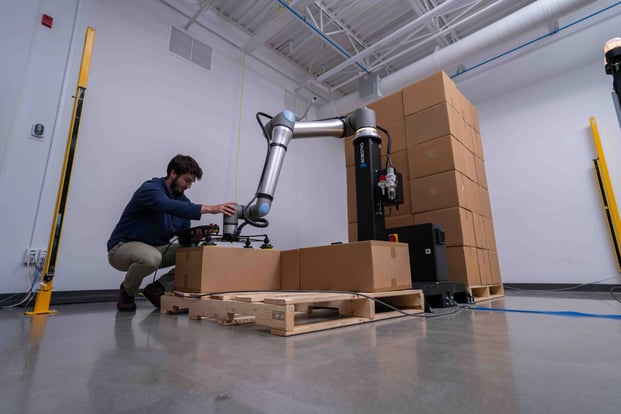 What is a Cobot (Collaborative Robot)? Types & Applications