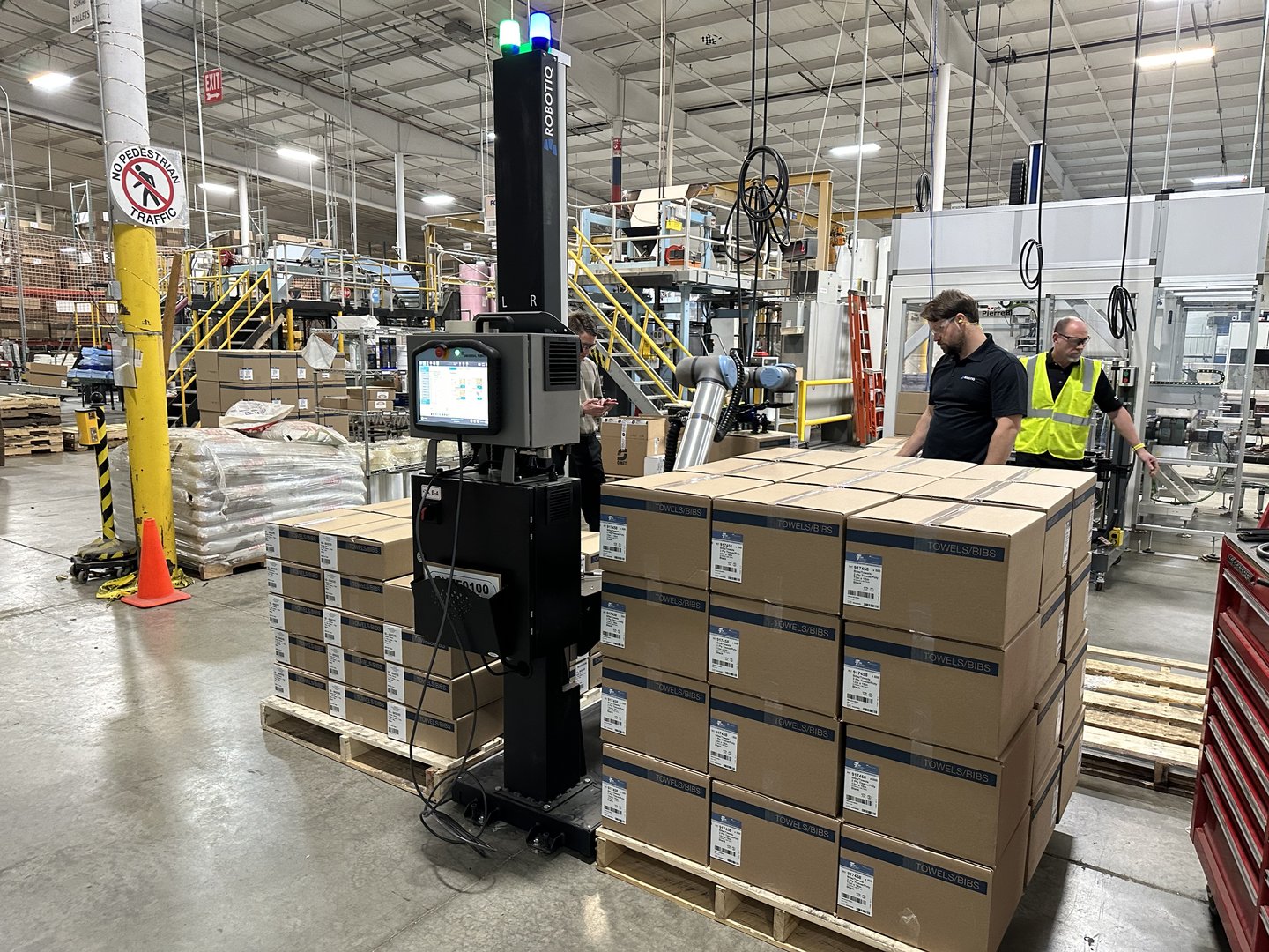 Overcoming Barriers to Palletizing Automation | ITSC