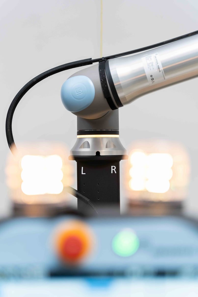 What is a Cobot (Collaborative Robot)? Types & Applications