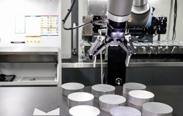A First Robot Monitoring System in Real Time